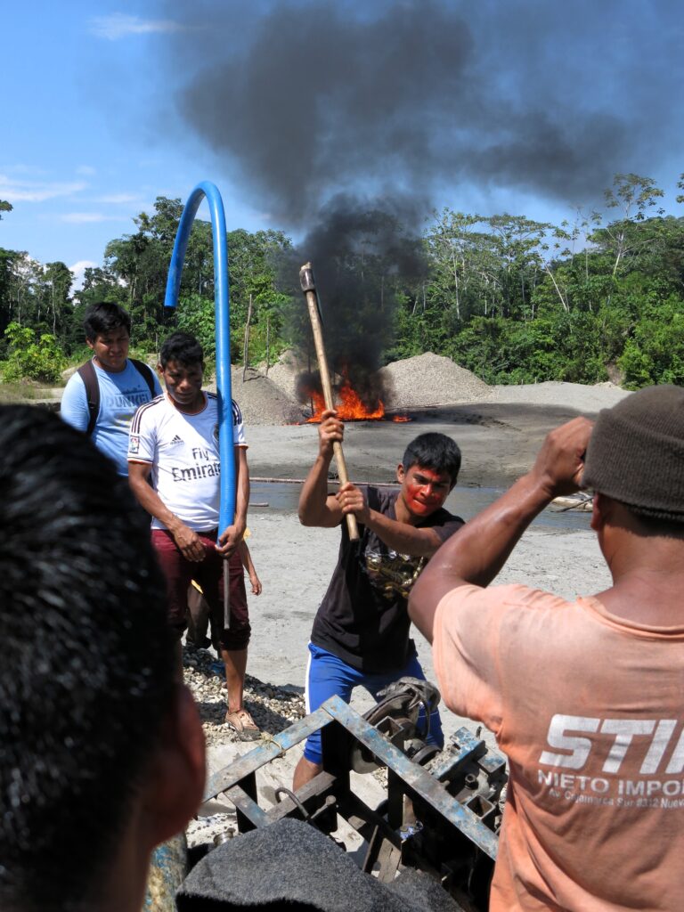 Article | Socio-ecological conflicts and (cosmo)political ...